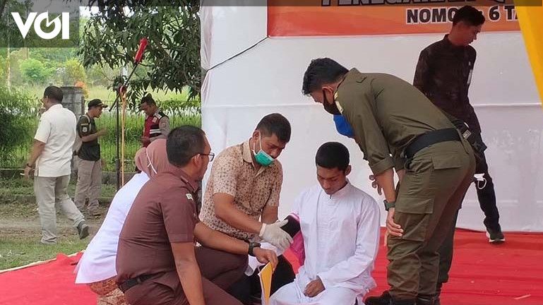 3 Terpidana Kasus Perzinaan Di Aceh Dicambuk 100 Kali