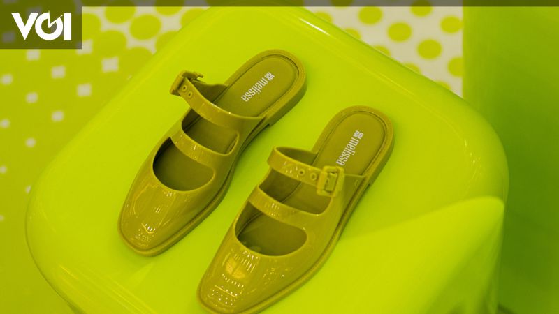Through Impressive Pop Ups, Iconic Jelly Shoes Showcases Futura Collection