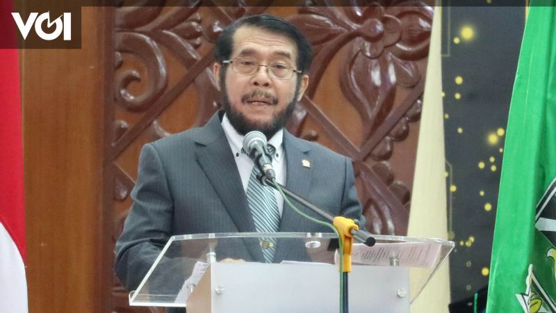Chief Justice Of The Constitutional Court, Married To President Jokowi ...