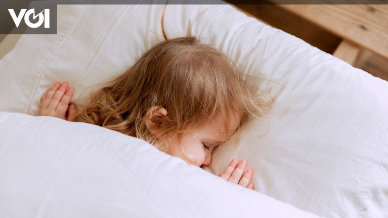 Teach Children To Sleep Alone, What Should Parents Do?