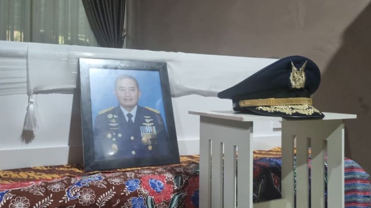 Marsma TNI Funeral Home Fajar Red Wolf Adriyanto Filled With Mourners
