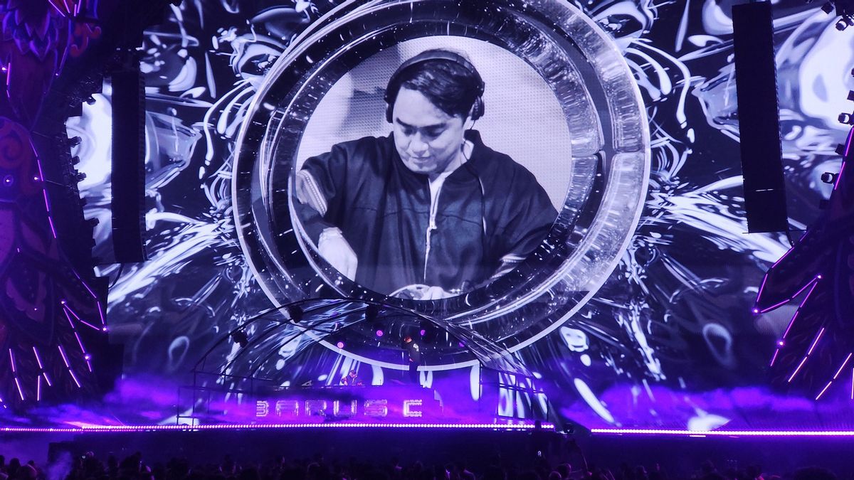 Dipha Barus Hadirkan Ornamen Tanah Karo Saat Tampil di DWP24