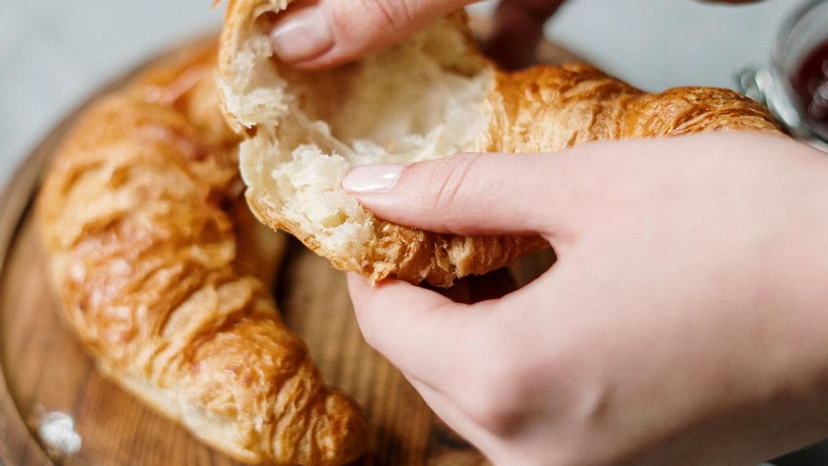 d'étiquette : les choses interdites de manger du croissant