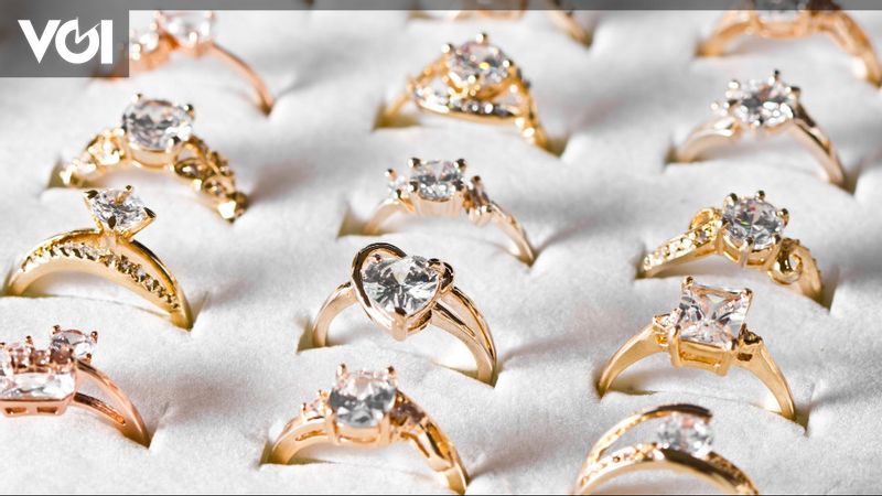 5 Tips Memilih Cincin Permata Sesuai Ukuran dan Bentuk Jari