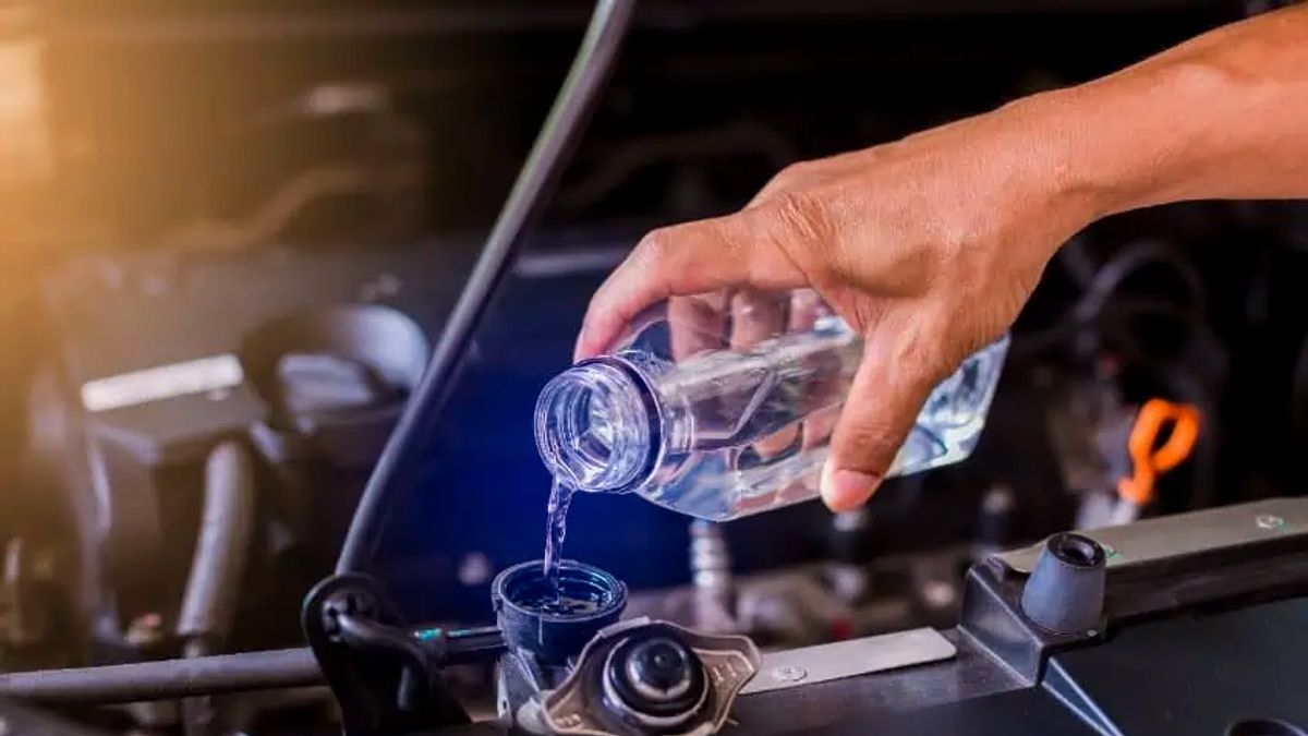 Knowing the Components of Car Radiators: Understanding Their Function ...